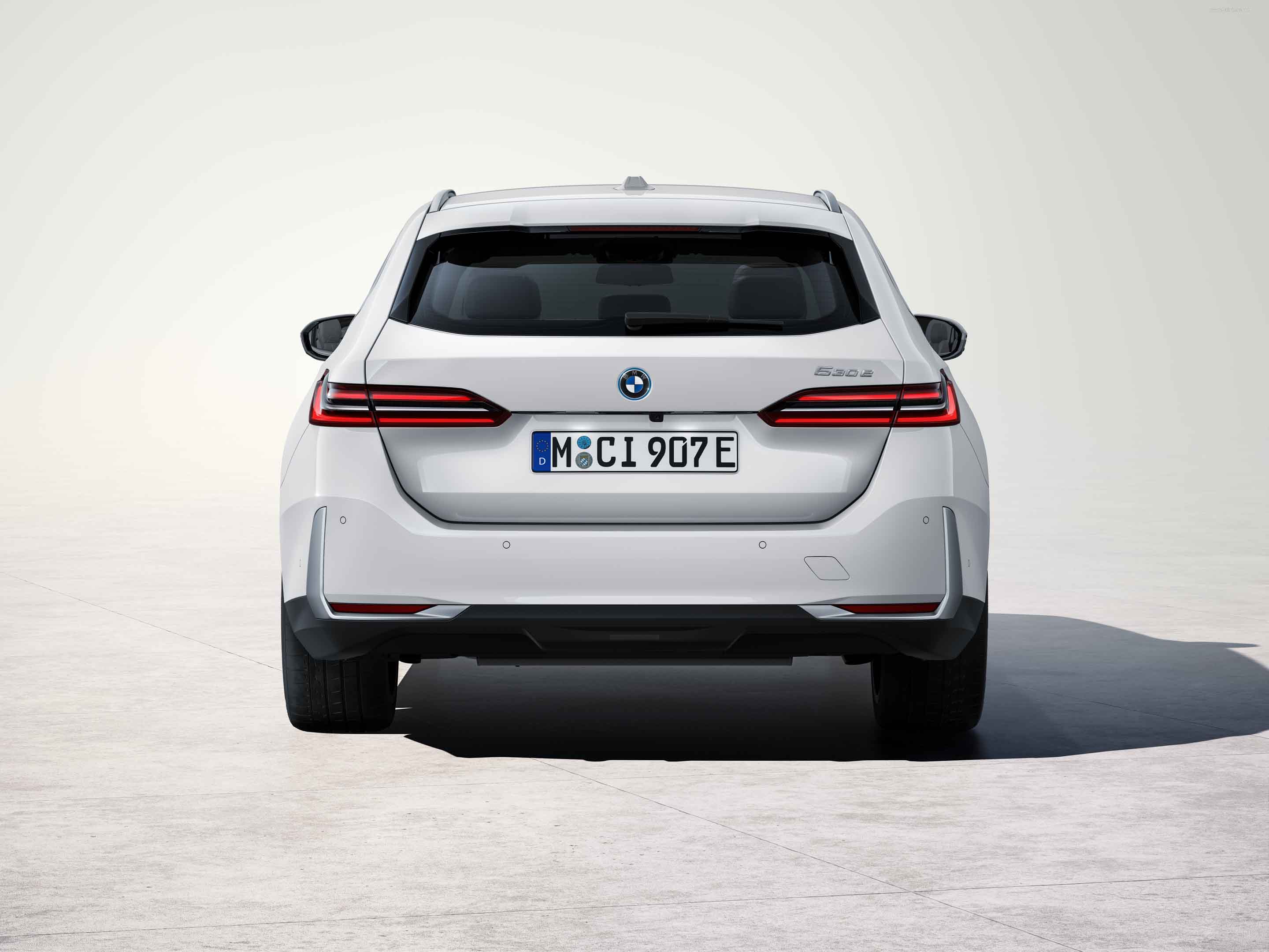 2025 BMW 530e Touring Stunning HD Photos Videos Specs Features