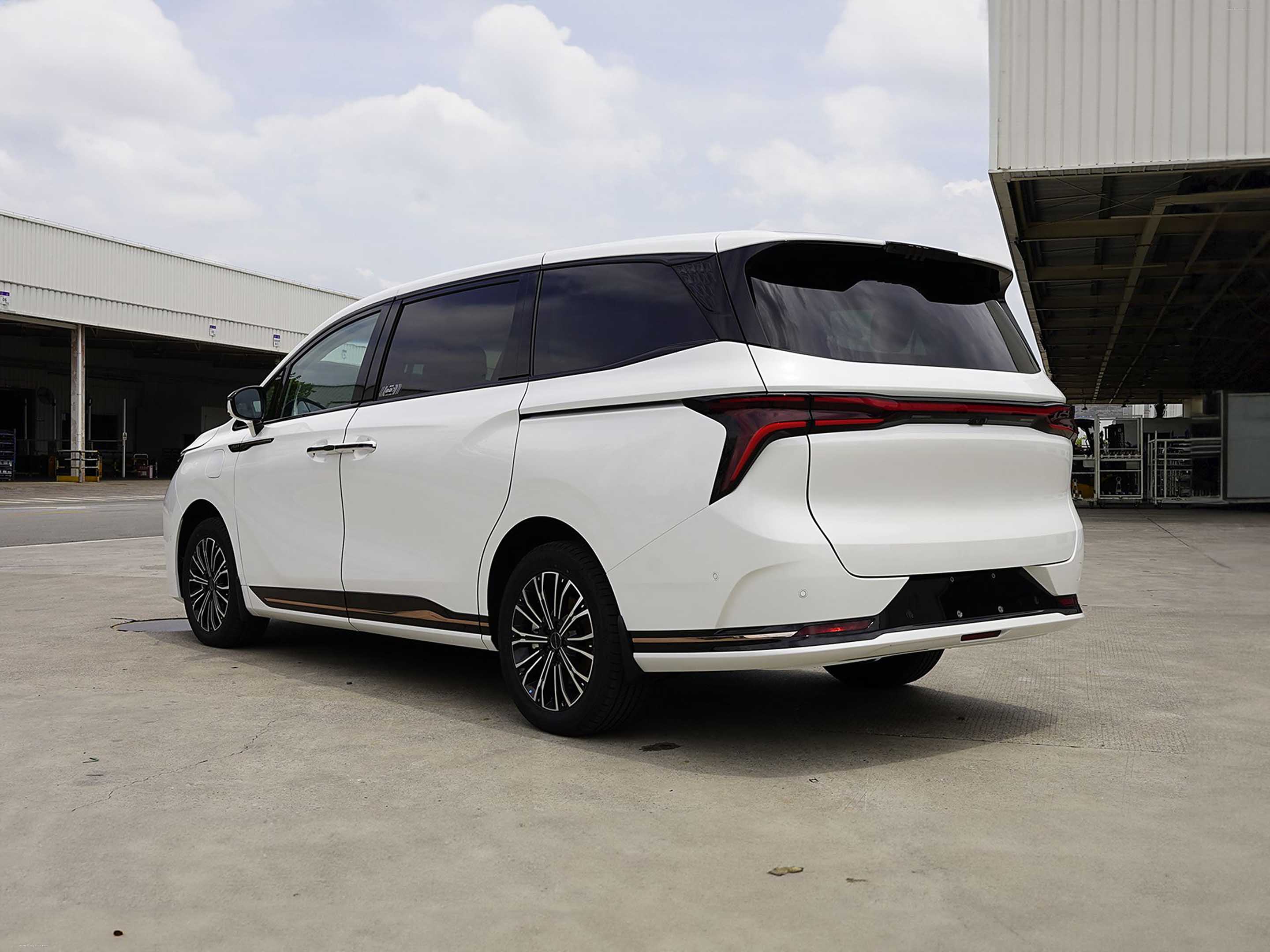 2024 Dongfeng Forthing V9 PHEV - Stunning HD Photos, Videos, Specs, Features & Price - DailyRevs