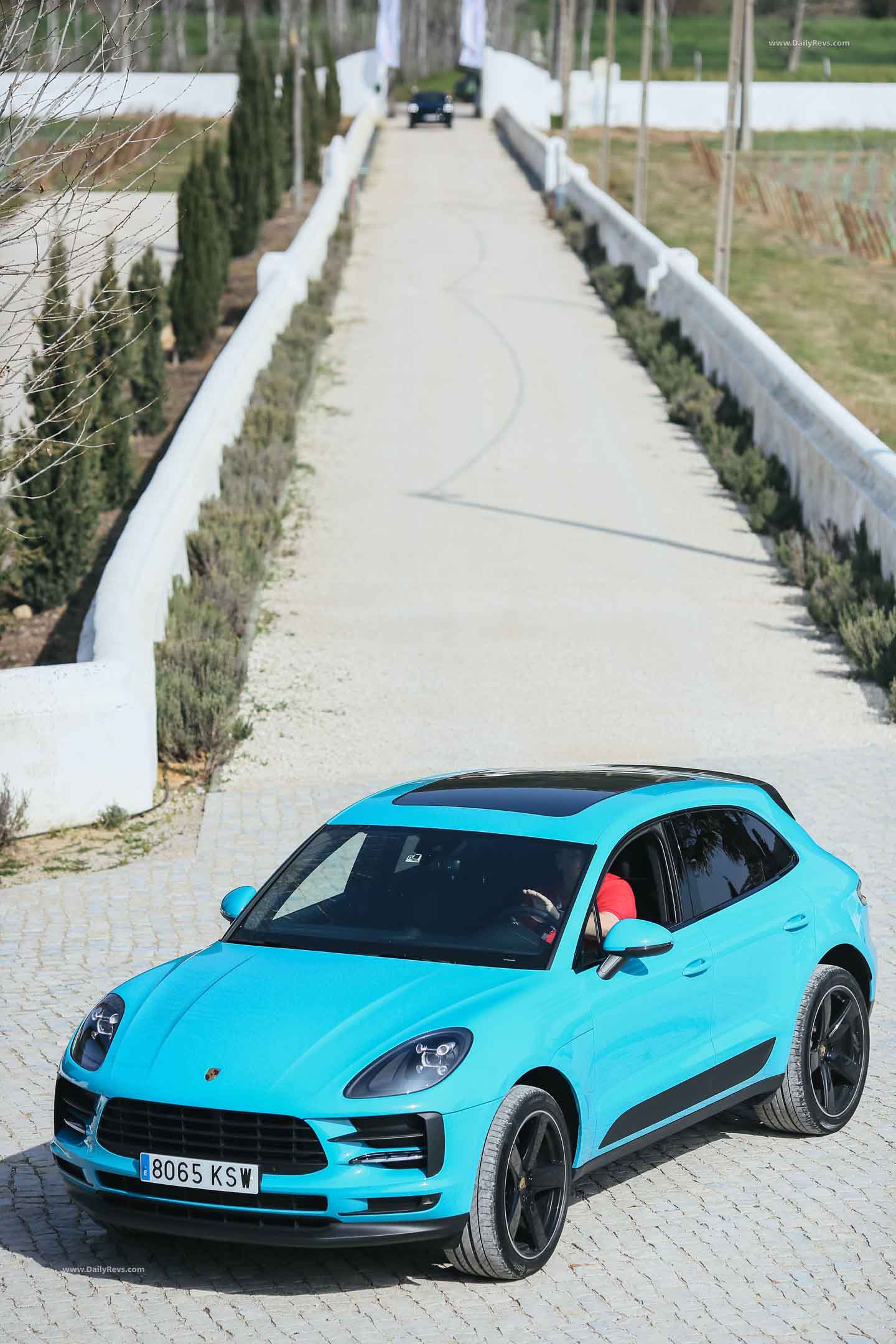 2019 Porsche Macan Miami Blue - Stunning HD Photos, Videos, Specs ...